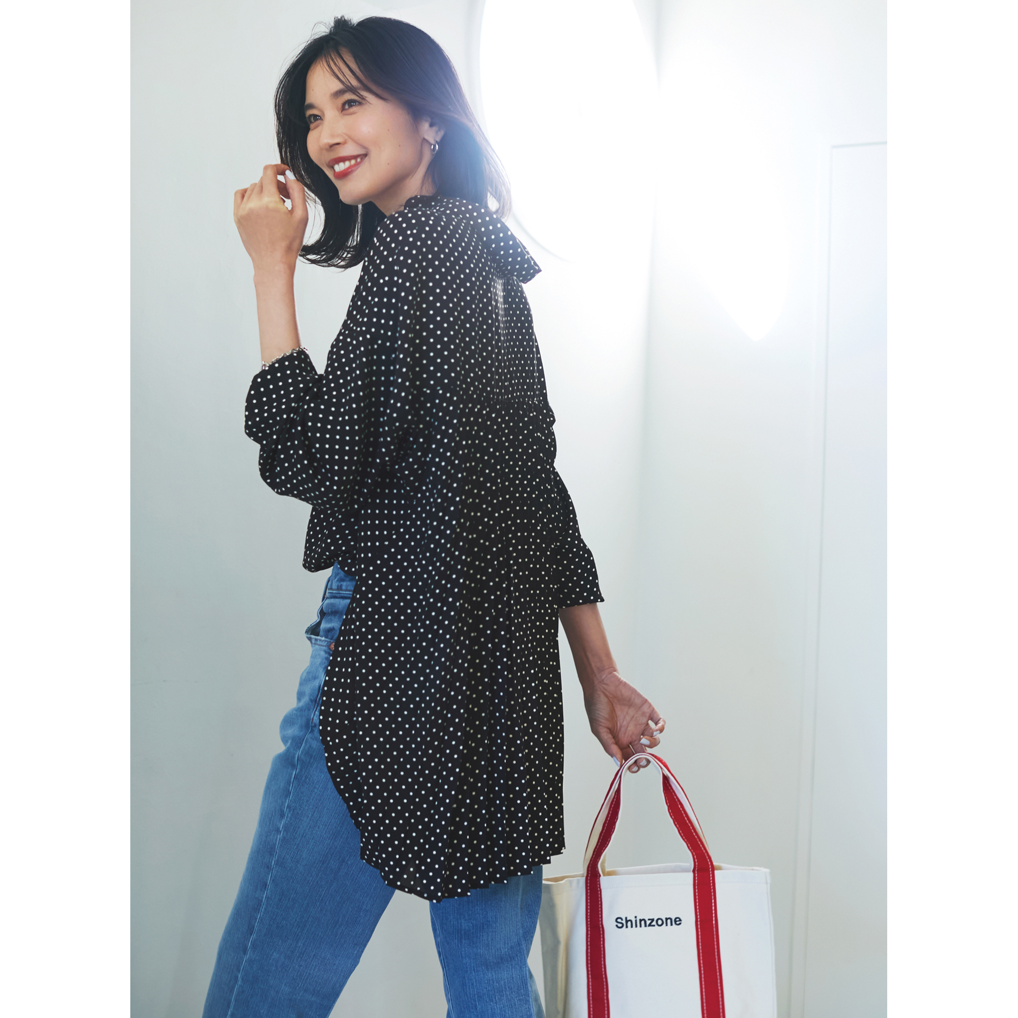 Eluraの着映えプリーツブラウス【STANDARD BOOK 2024Spring】 | HAPPY PLUS VOICE